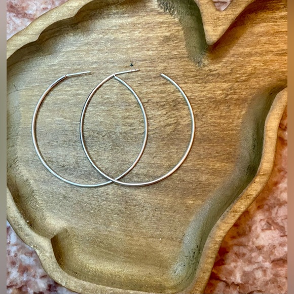 Kendra Scott | Jewelry | Kendra Scott Keeley 5mm Hoops In Sterling ...